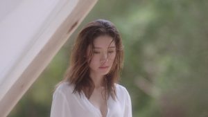 สวยเก๋มีความสามารถ หลิน รินรดา นางเอกล้านวิว MV เราไม่รู้จักกัน ของลุลา