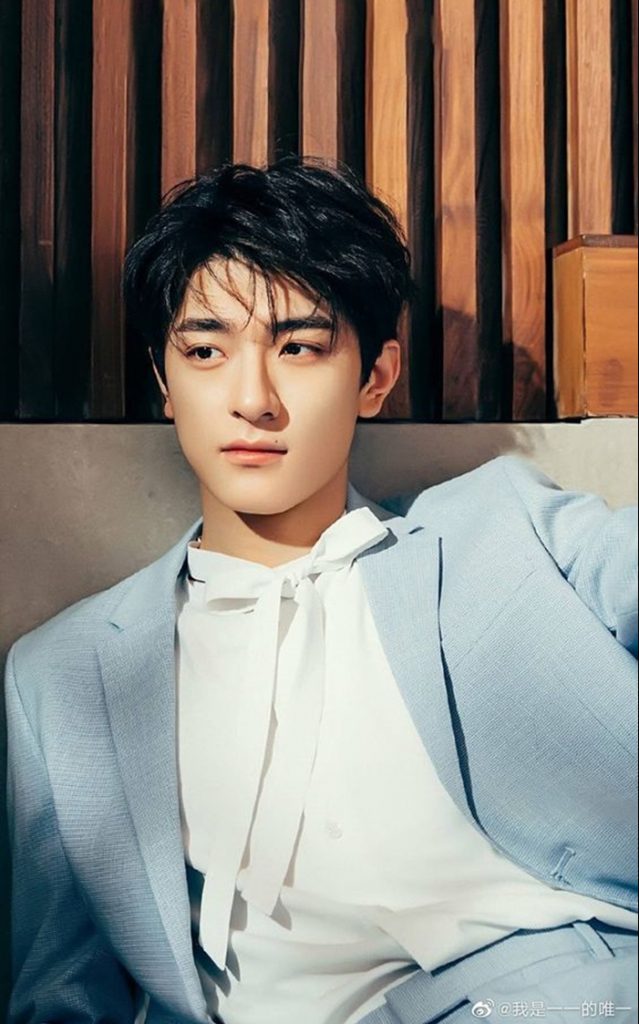 หลินอี (Lin Yi) พระเอกจีน ขวัญใจสาวไทยและสาวจีน ประวัติย่อๆ ภาพเพียบ