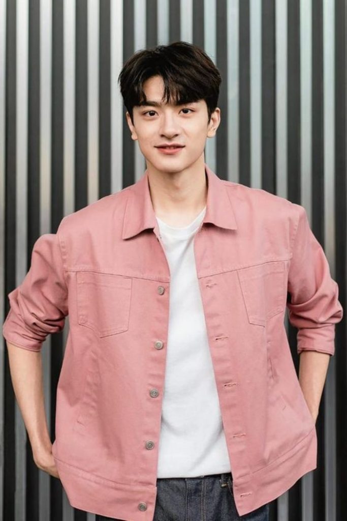 หลินอี (Lin Yi) พระเอกจีน ขวัญใจสาวไทยและสาวจีน ประวัติย่อๆ ภาพเพียบ