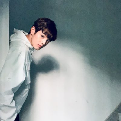 หวัง รุ่นเจ๋อ (Wang Runze) พระรองหล่อ อบอุ่น จากซีรีส์ สิ่งเล็ก ๆ ที่ ...